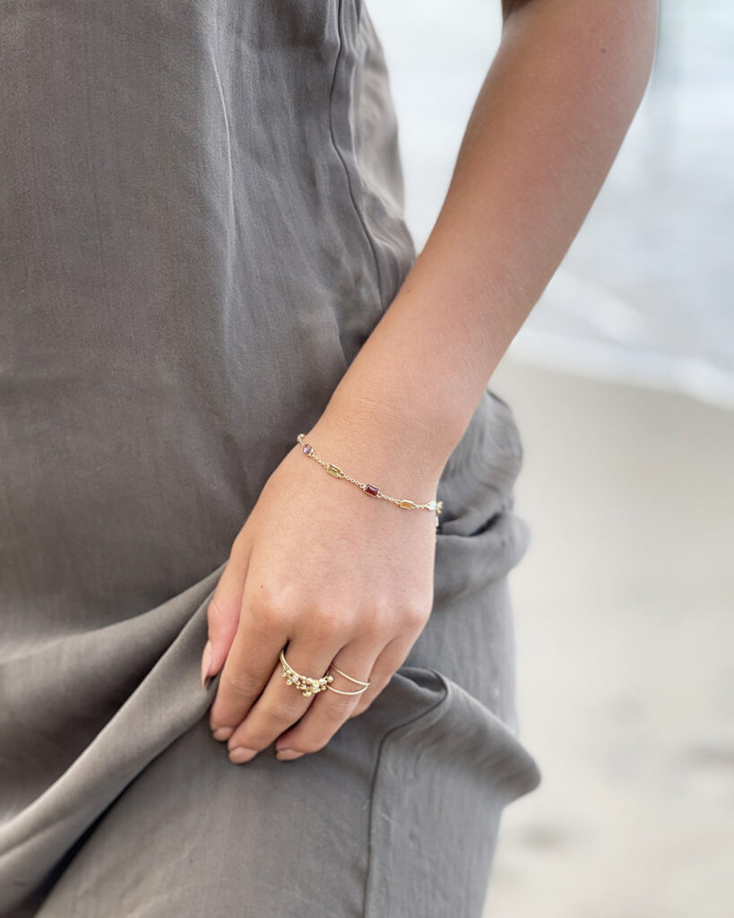 Signatur ring i 18 karat guld med diamanter - SIDONA