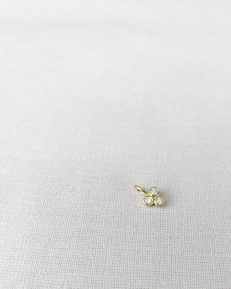 Vedhæng i 18 karat guld med 3 diamanter - Trinitykollektionen - SIDONA